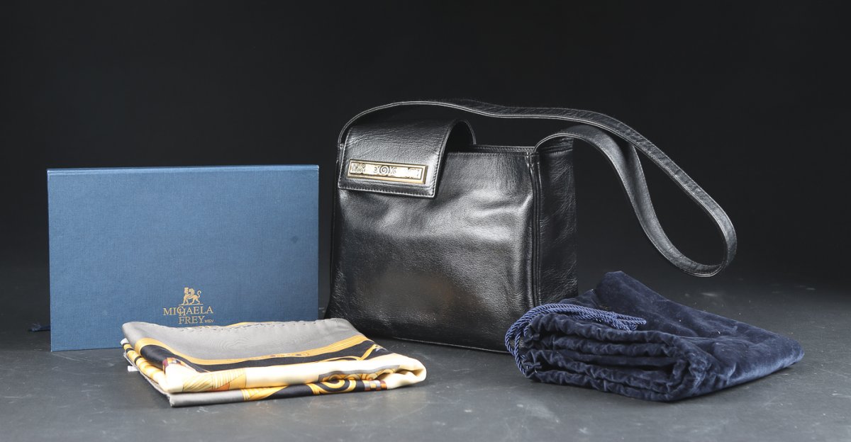 Michaela Frey Skindtaske i sort skind med gyldent metal & emalje ...