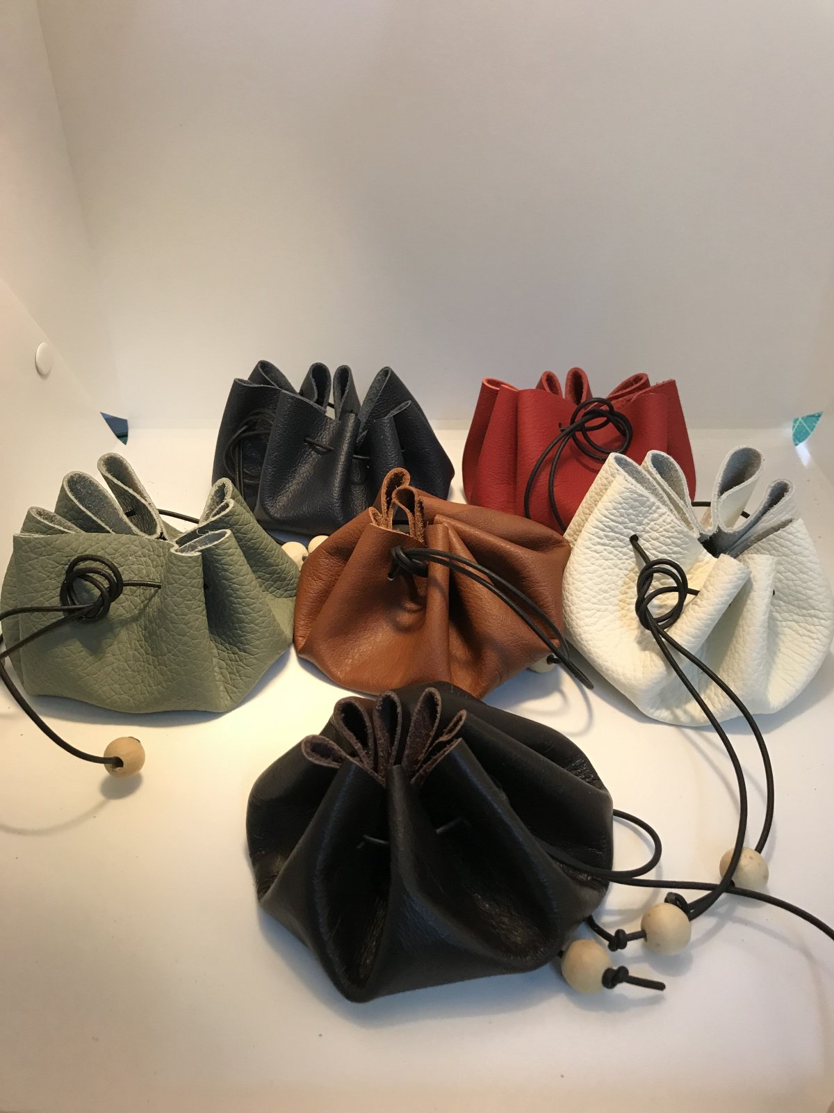 Stor prangerpung/ Vikingepung - Punge i læder og skind - Læderprojektet